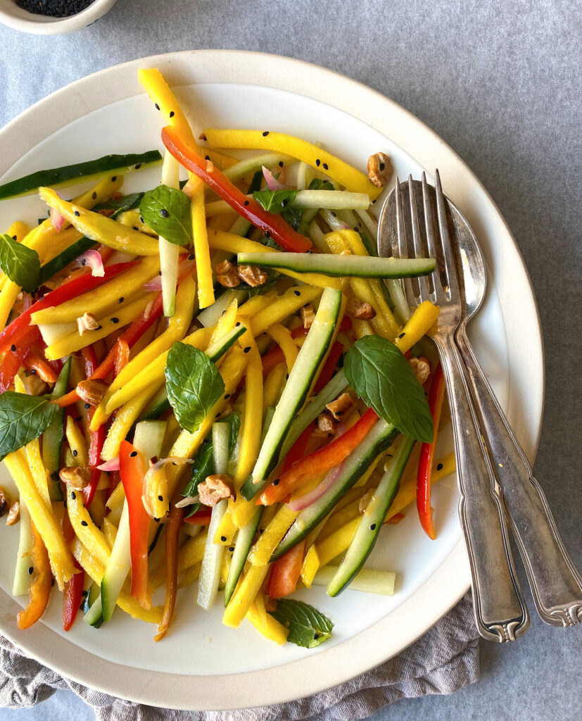 Ensalada de Mango con Aderezo de Sésamo y Cítricos - Monday Dreams
